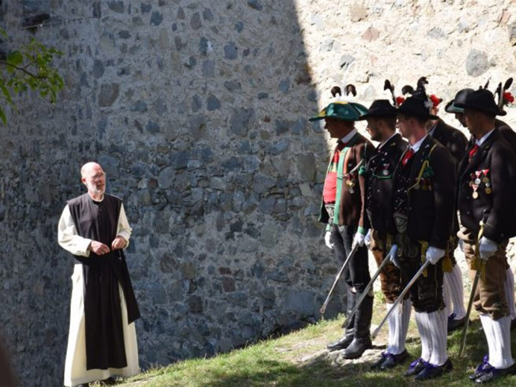 Il parroco dei pellegrini. La festa al monastero per l'ingresso del ...
