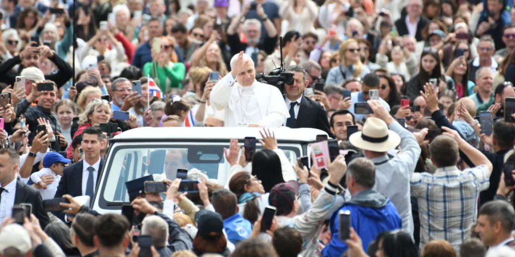 Cristo, canone dell’amore vero. Dio ci ama per primo, afferma ancora il ...